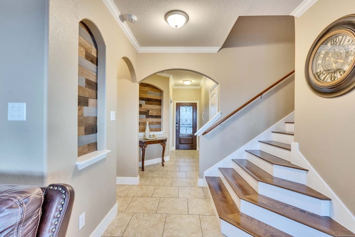Majestic 4 Bedroom Family Home, High-end Amenities - Pflugerville, TX