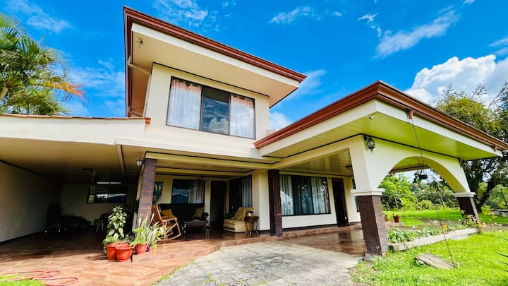 Casa Moma: Lake View, Near Lake Park And Village - Nuevo Arenal