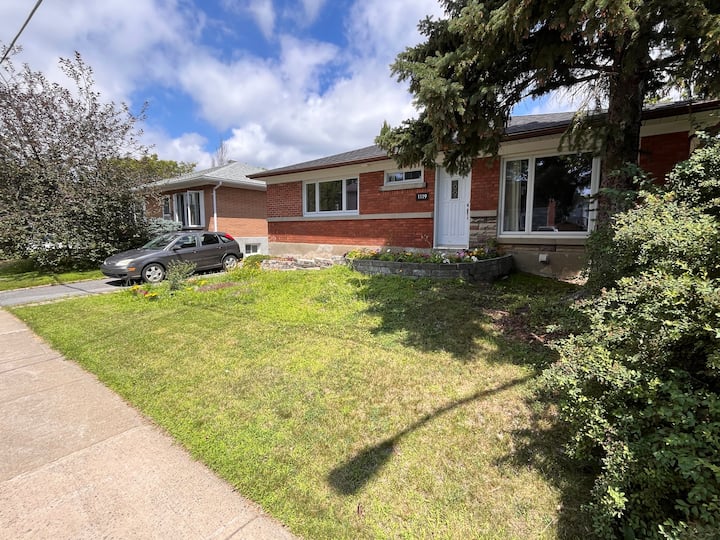 Cute 3-bdm Longueuil Bungalow - Longueuil