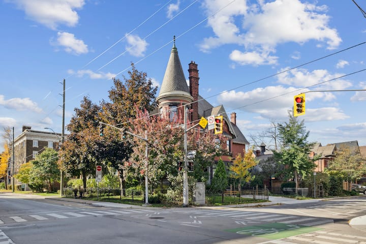 Exquisite Queen Anne Mansion - Hamilton - Hamilton
