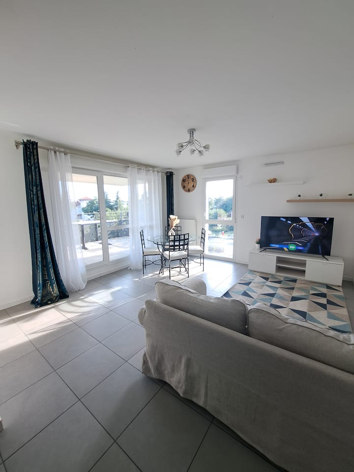 Spacieux T4 Tout éQuipé + Balcon Et Garage Fermé - Saint-Fons