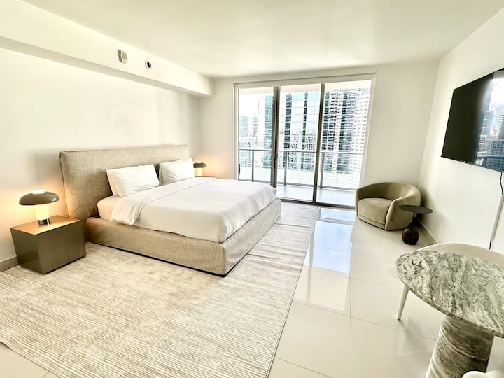 Designer-furnished Brickell Studio - The Bahamas