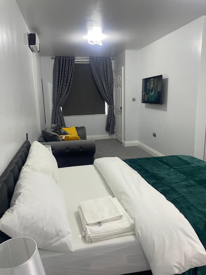 Premium Studio Flat Romford, London. (Newly Built) - Brentwood