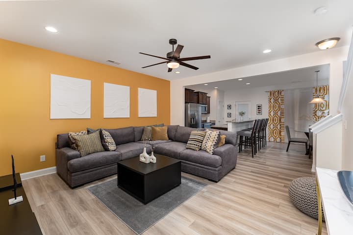 Sleek Urban Home-near Downtown - Raleigh