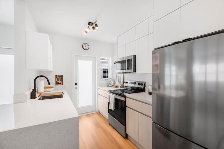 By The Beach - Stylish & Bright - South Beach, FL