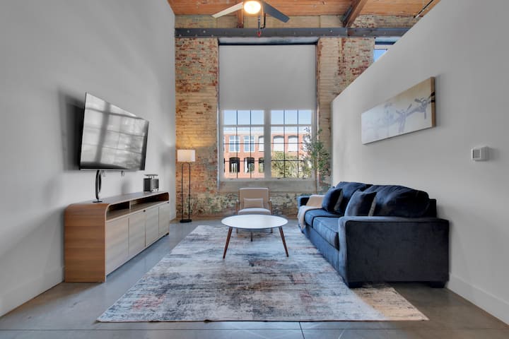 Stylish & Serene Stay | Pool + Gym Near Dt Gvl - Saluda Lake, SC