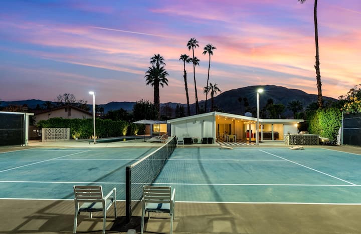 Desert Mid Century Getaway - Palm Desert, CA