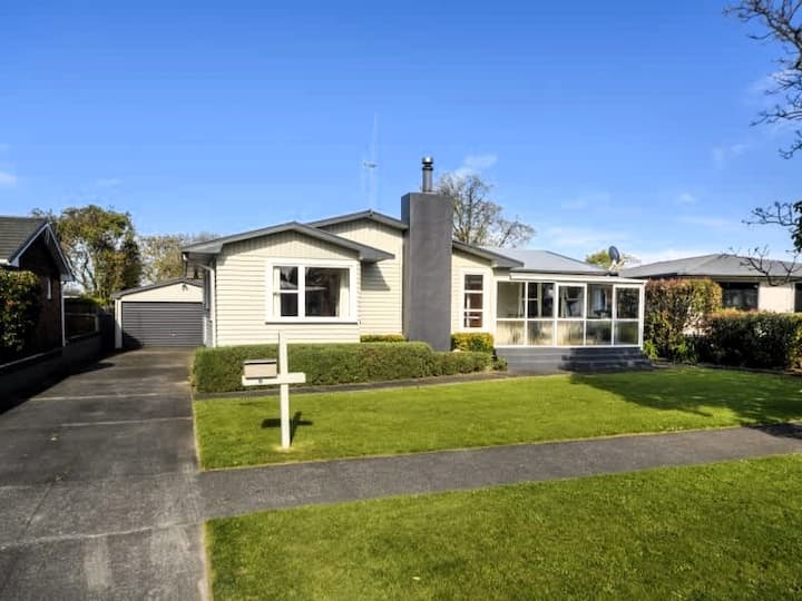 River Location Renovated Home - Palmerston North
