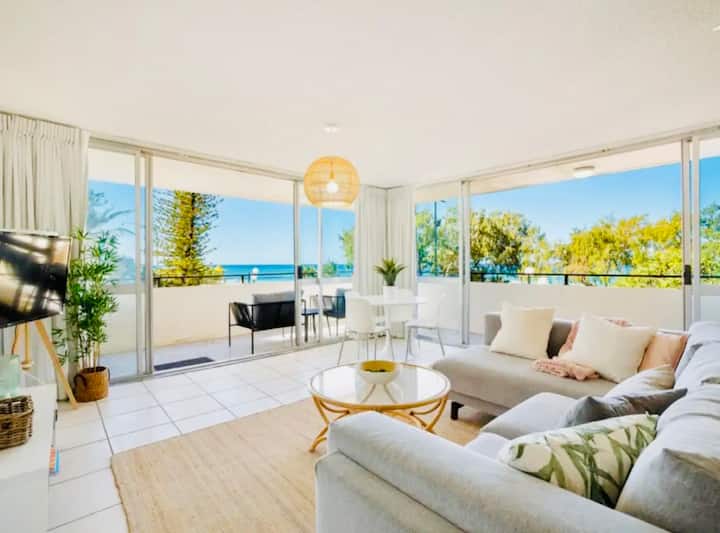 Whole Apartment Next To Beach! - Surfers Paradise