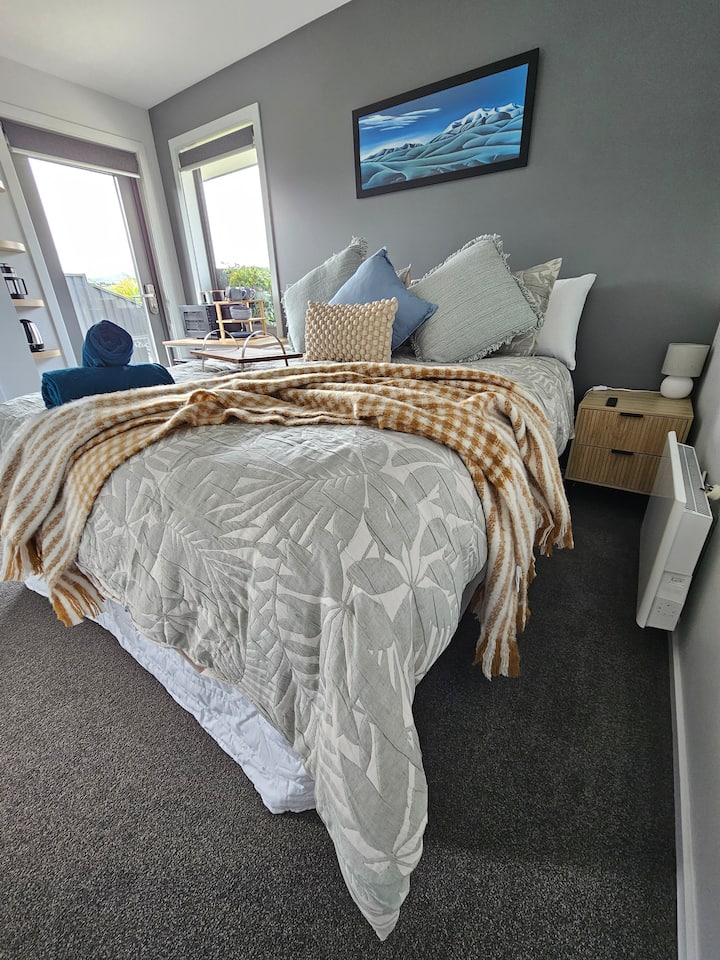 Comfortable King En-suite - Queenstown