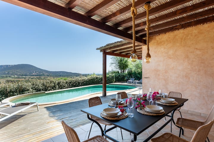 Villa Leone With Pool & Views, Newly Furnished - Domus de Maria