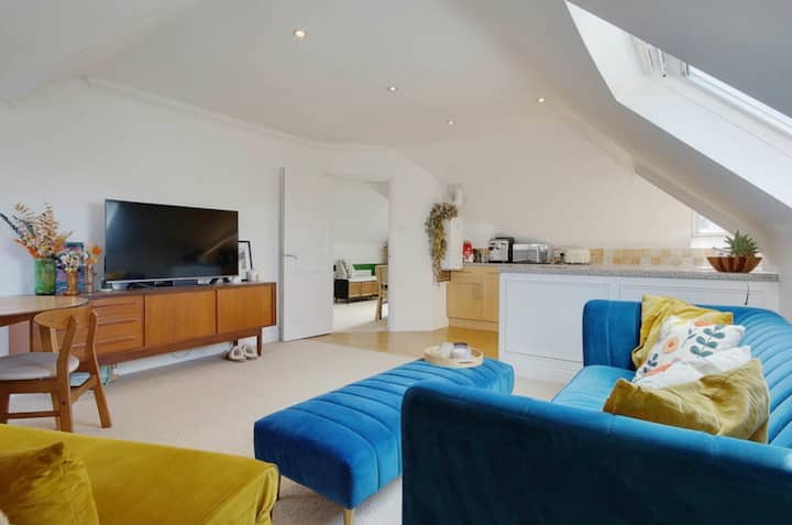 Stylish Seaside Apartment - Bournemouth