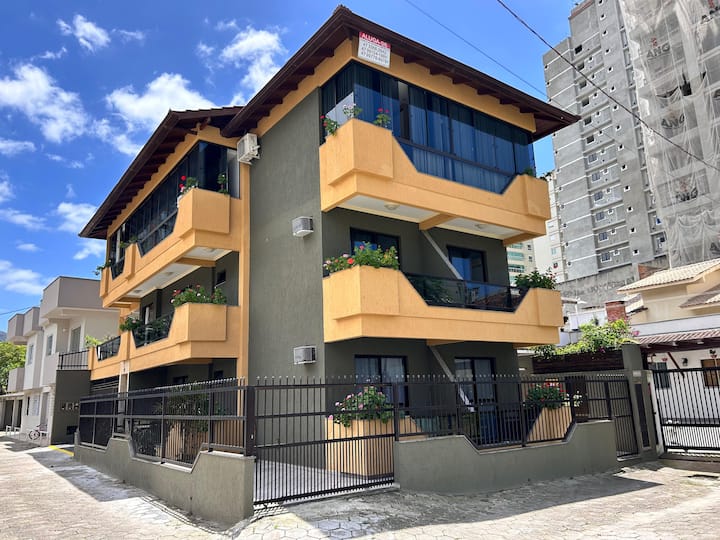 Casa Espaçosa Próxima Ao Mar Em Itapema! - Itapema