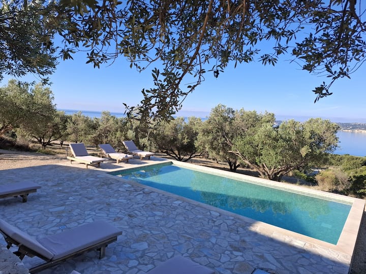 Maison Vue Mer Et Montagne, Oliveraie. - 케팔로니아섬