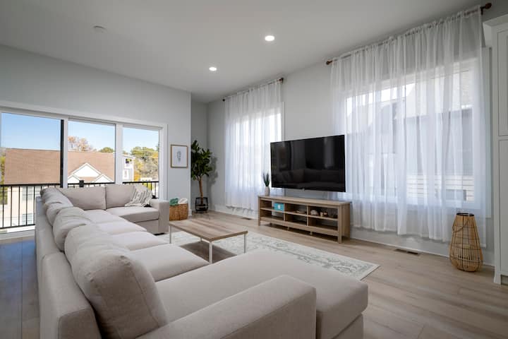 Spacious 7br Coastal Retreat | Near Downtown - Rehoboth Beach, DE