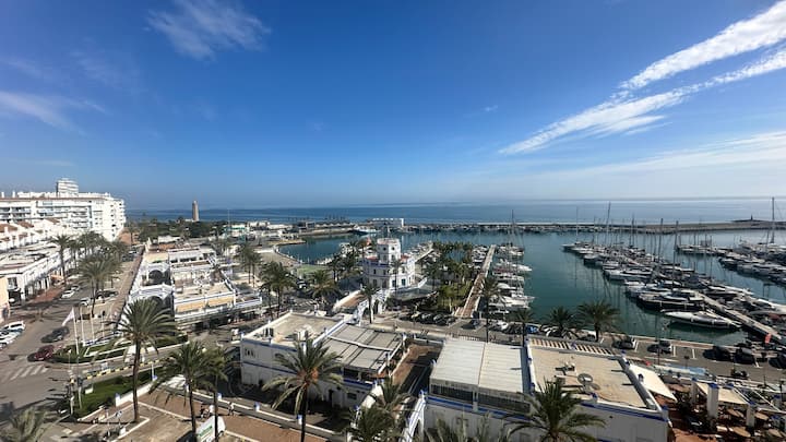Apartamento En El Puerto Con Terraza Y Vistas - Estepona