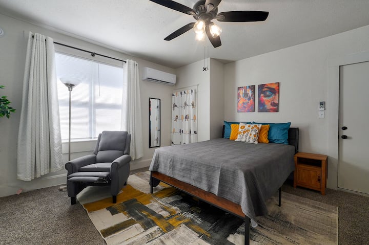 Cozy Studio Near Dwtn & Hospital - Springfield, MO