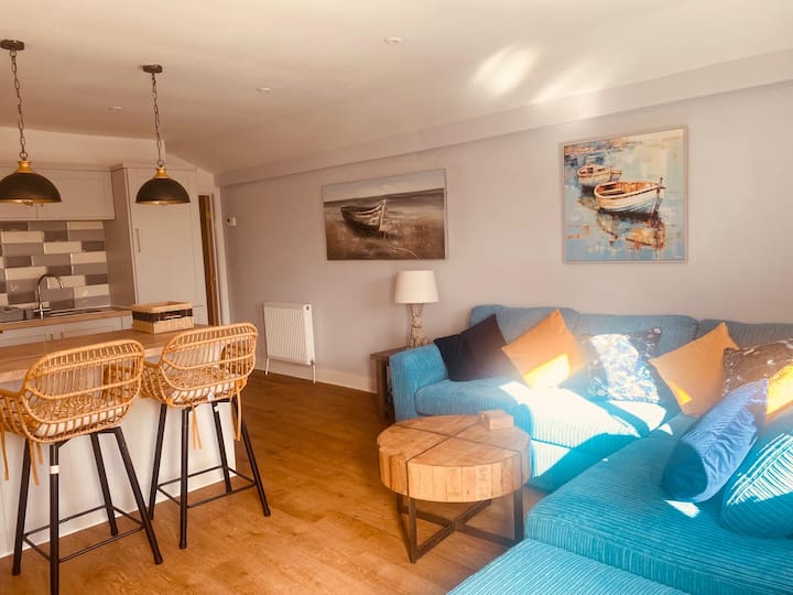 Little Platres

In
 
St Agnes

Village By The Sea - Porthtowan