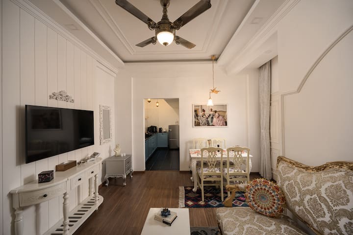 Victorian Style Apartment W/balc - Bengaluru
