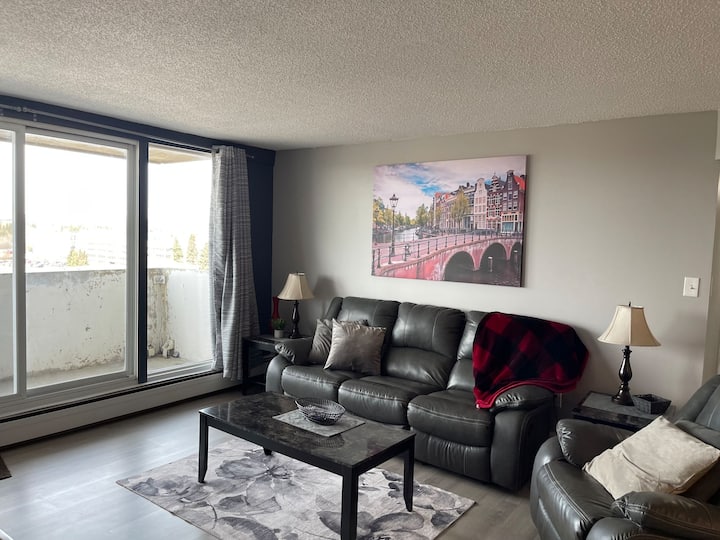 Clean/spacious Two Bedroom Condo - Red Deer