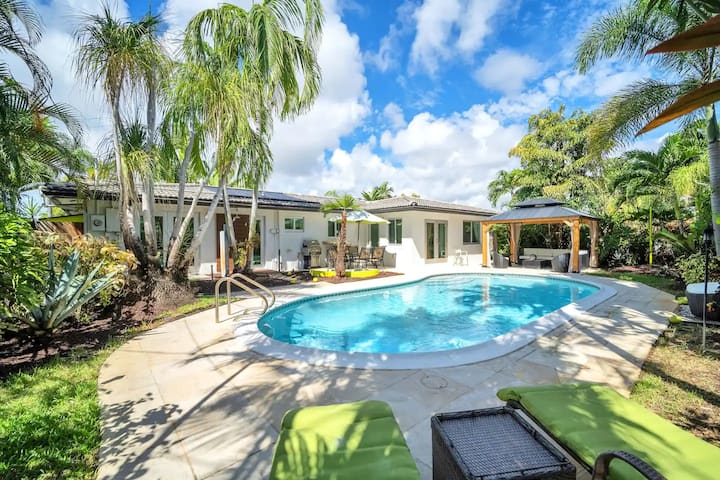 Paradise Palms Hideaway With Pool & Tiki Hut - Fort Lauderdale, FL