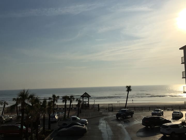 Ocean Vibez ~ Ocean Front Complex ~ Pool Open - Daytona Beach, FL