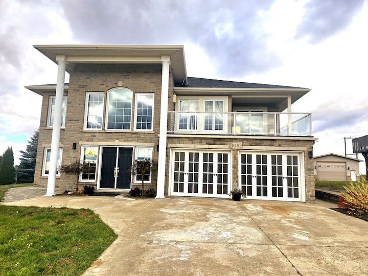Hill Top Home With Sunset View - Greater Sudbury