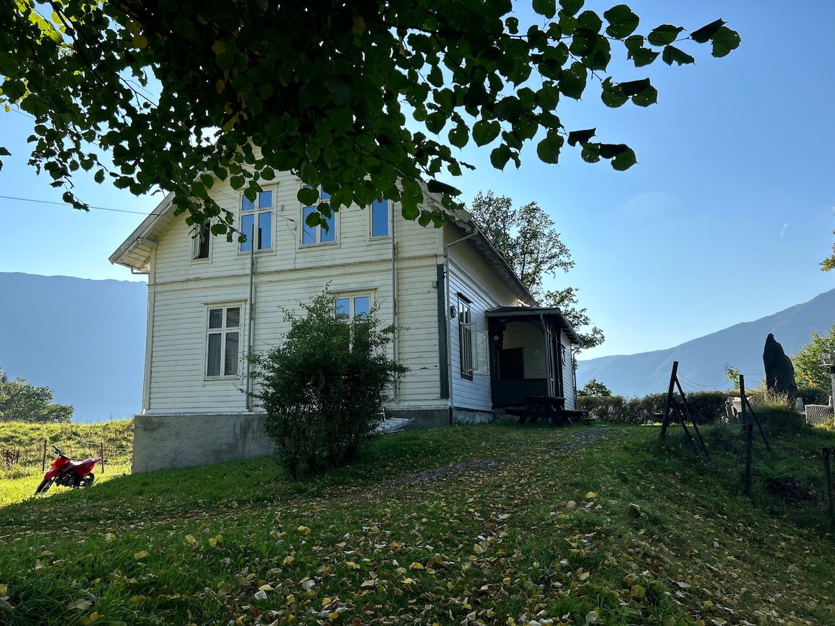 Maison-Blanche sur une île privée - Maisons à louer à Ulvsnesøy ...