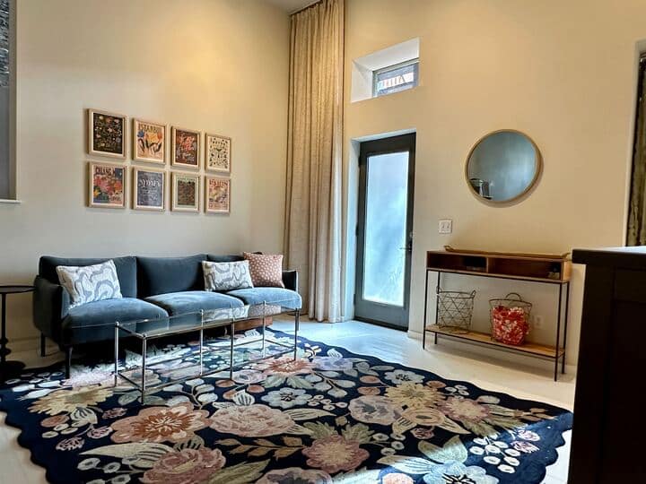 Historic Garden Level Condo - Cincinnati, OH
