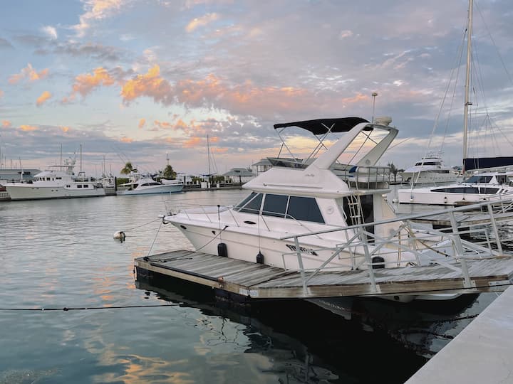 Cozy Yacht With Flybridge Views, 2 Staterooms - Key West, FL