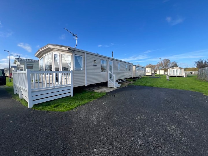 3 Bed & Deck Marine Holiday Park - Rhyl