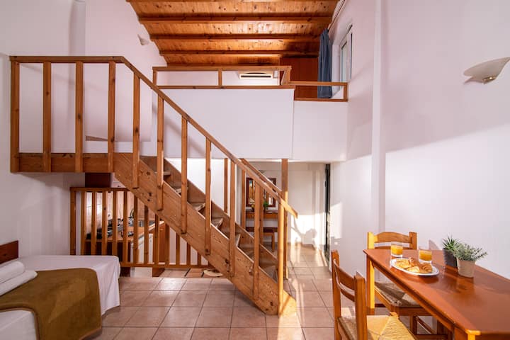 Spacious Split Level Apartment With Shared Pool - Koutouloufari