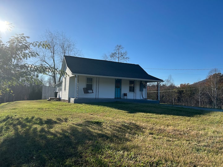 Farm Cottage - Smith Mountain Lake, VA
