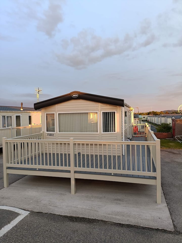 8 Berth Caravan With Sea Views - Rhyl