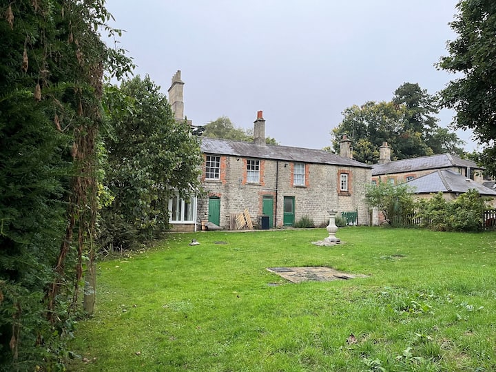 Sleeps 8 - Walk To Pear Tree Wedding Venue - Swindon