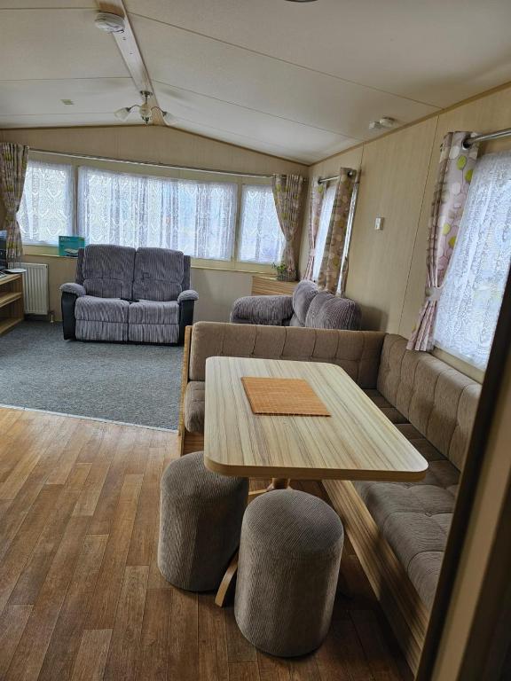 Exquisite Holidays Lettings - Campers/RVs for Rent in Jaywick, England ...