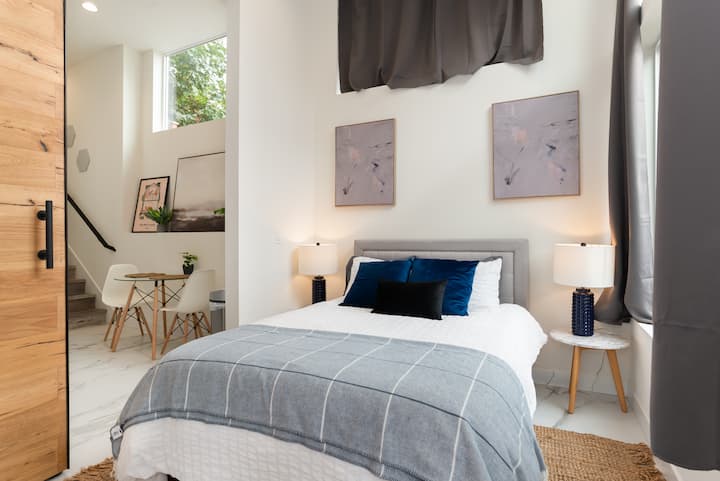 Chic Private Suite W/ Kitchen Near Alki Beach! - Seattle, WA