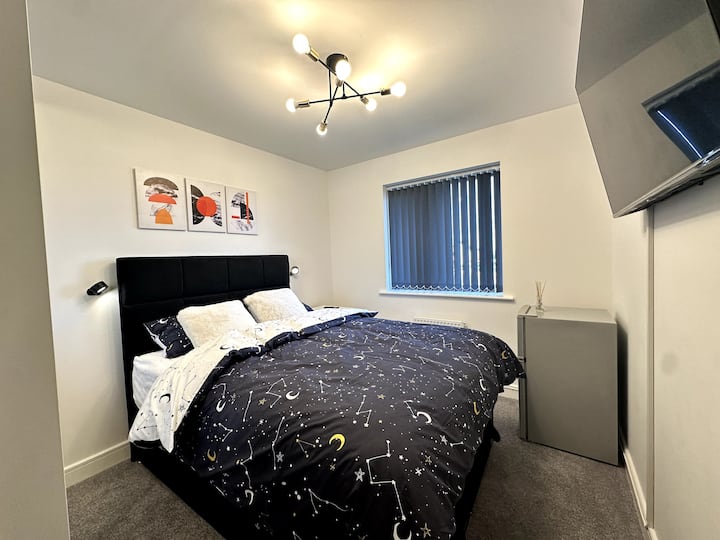 Stylish Room In Modern Home - Rochdale