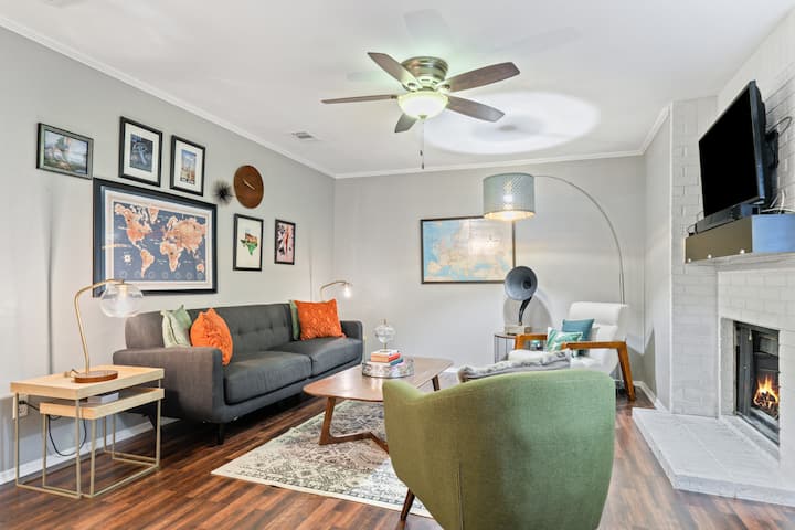 Cozy Retreat W/ *Private Bath* - Austin, TX