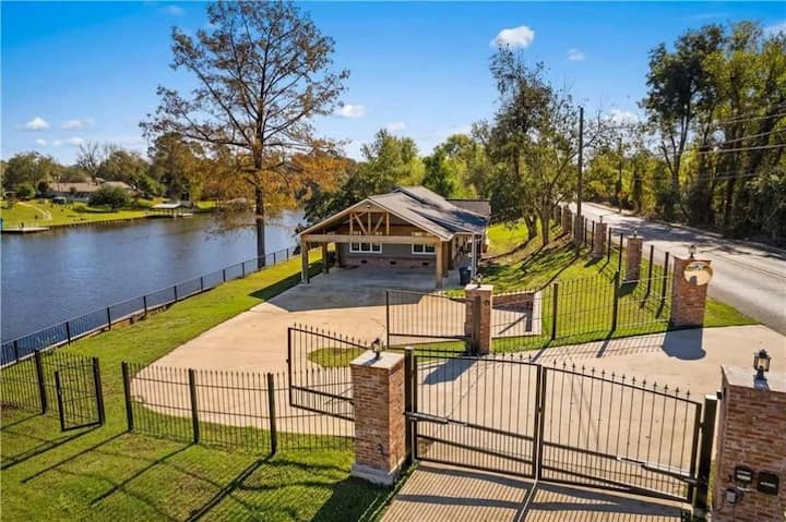 Charming 3br Cane River Home - Natchitoches, LA