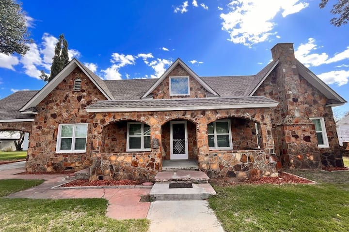 1910s Historic Beautiful Rockhouse - Monahans Sandhills State Park, Monahans