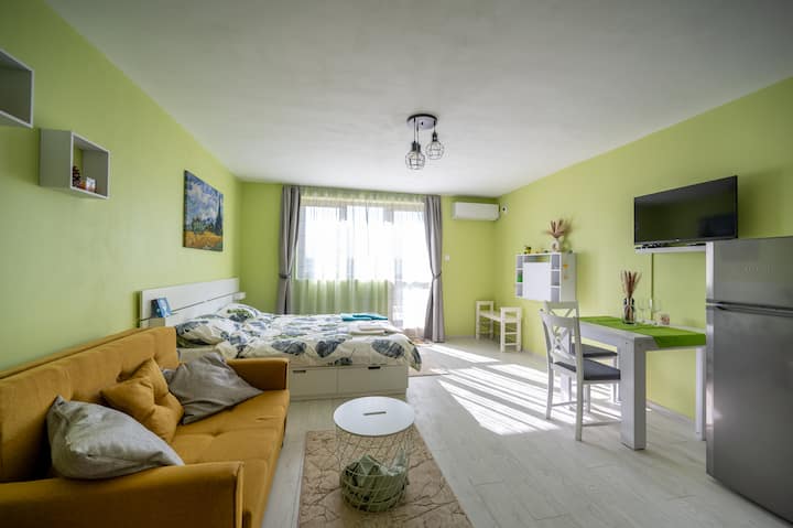 Skyline Studio - Sofía