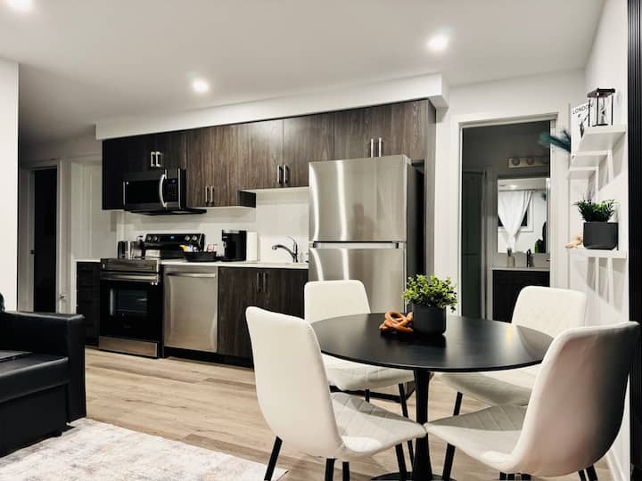 Luxury Stay Near Niagara Falls - Niagara Falls