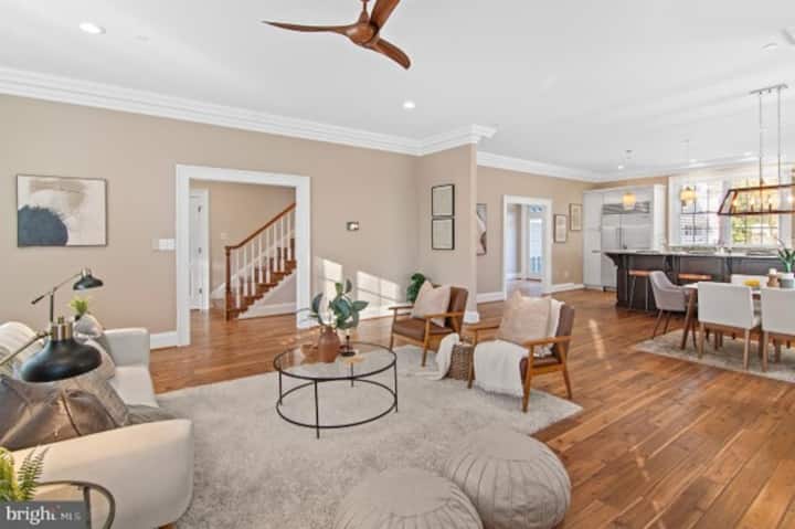 King & Shared Suites Roland Park - Baltimore, MD