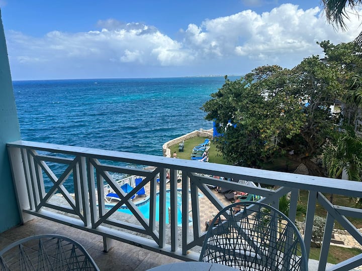 Seaside 2 Bedroom Suite Room #18 - Negril