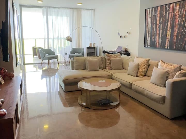 Apartamento 2br Con Amplia Terraza Y Vista Al Mar - Panama City