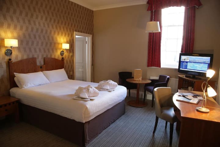 Beautiful Cardiff Central Hotel - Cardiff