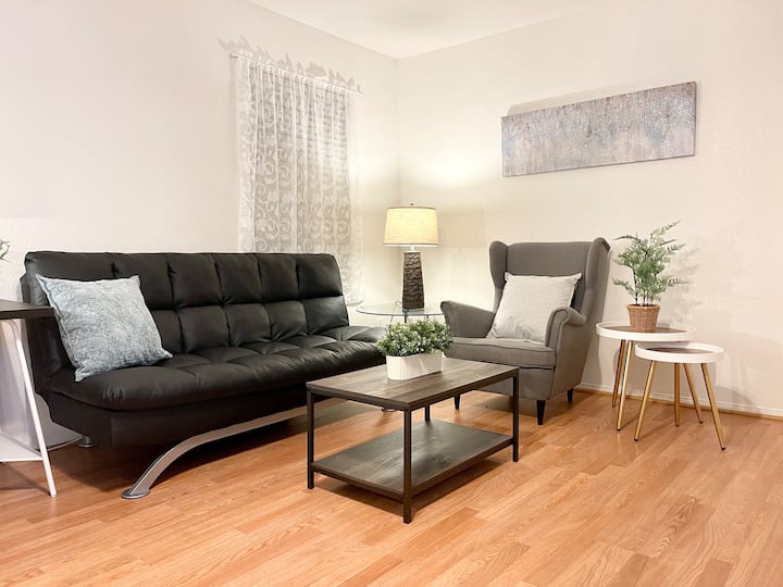 Master Suite + Bath In Luxury Home, West Lancaster - Lancaster, CA