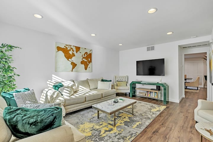 Private Townhome | Pool & Parking | Spacious | - Thousand Oaks