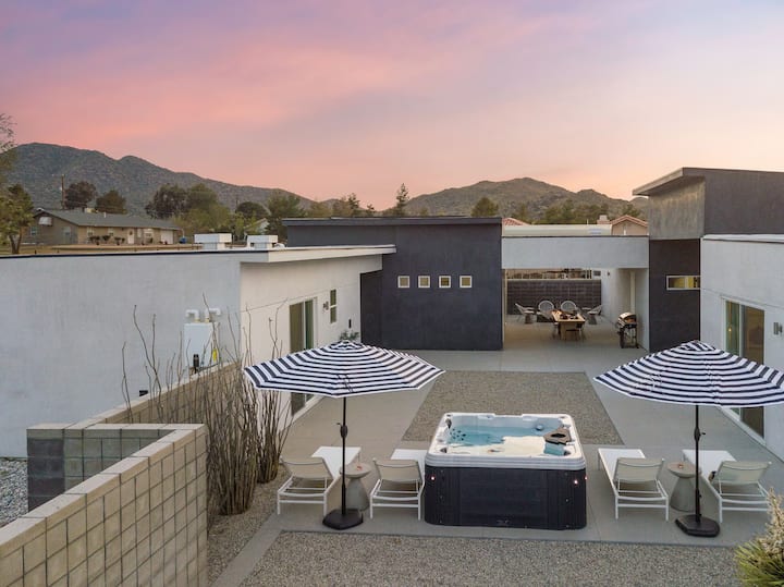 Ishan • New Modern Home With Hot Tub, Pool Table - Yucca Valley, CA